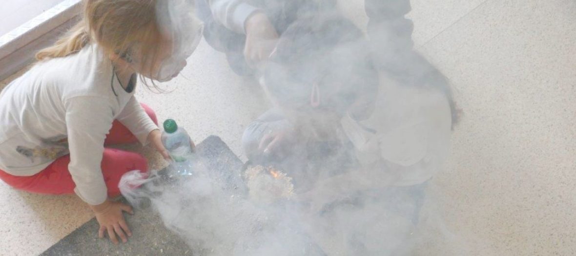 Feuerstein, Pyrit (Katzengold) und Zunder = erst Funken und dann Feuer ...